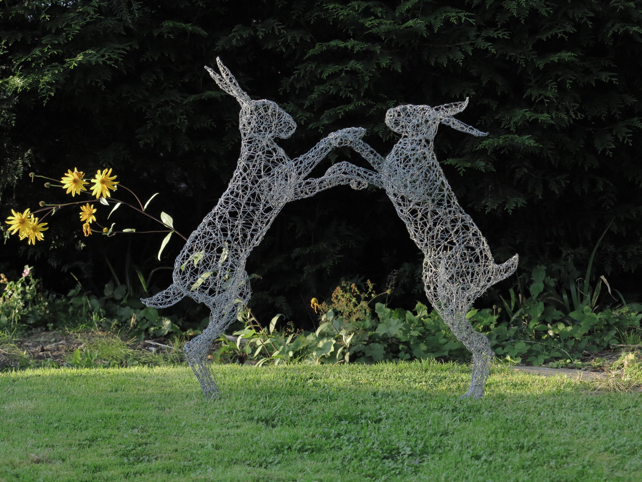 Wire hare sculptures | Di Spalding - Scenic Artist
